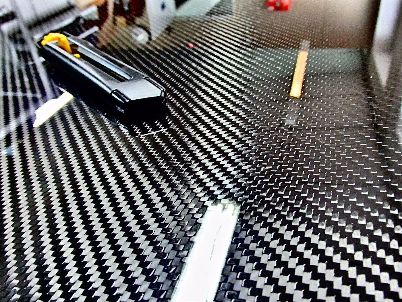 Why Carbon Fiber Composites are used in F1 Racing Cars? - itechfy